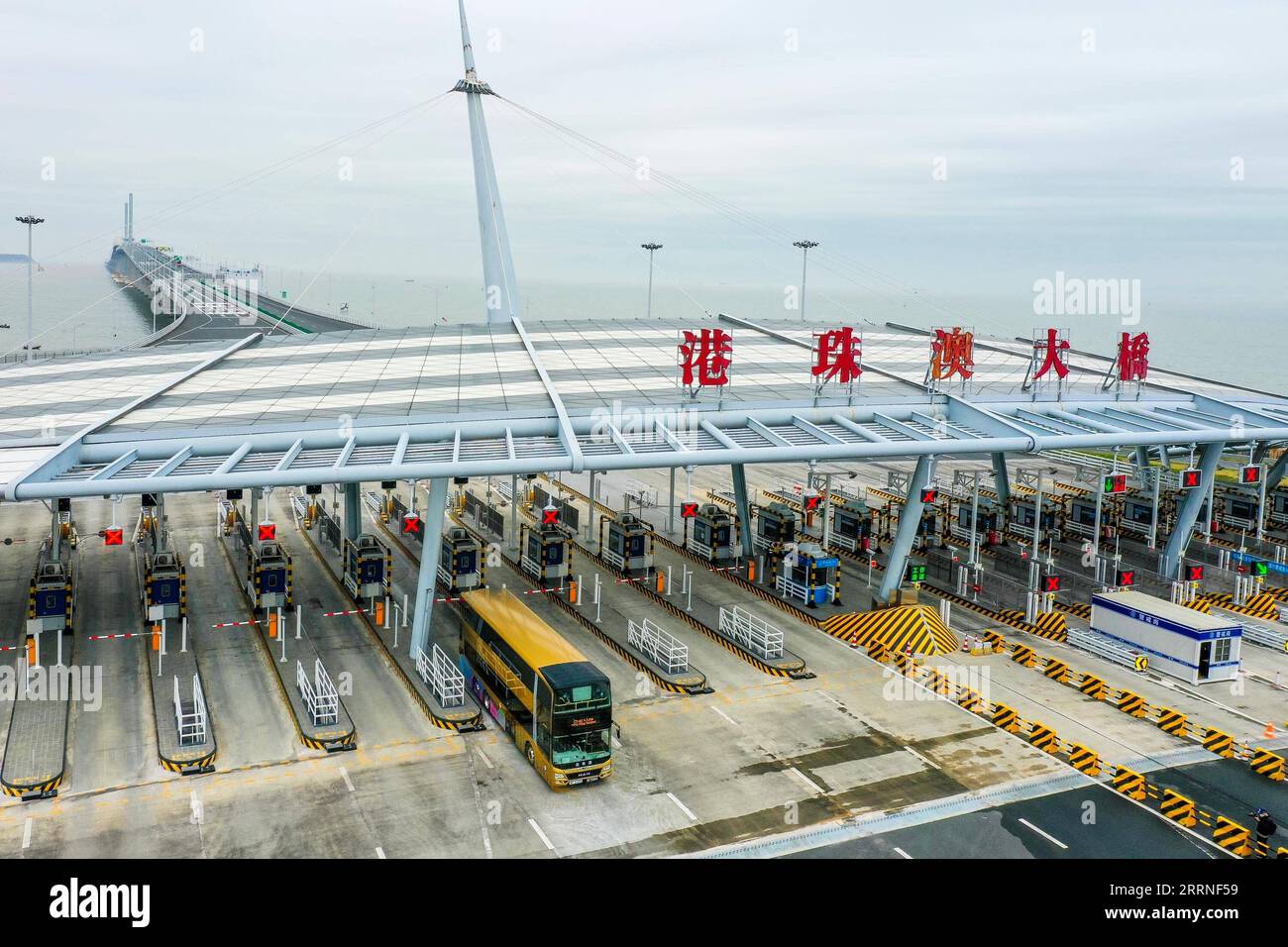 Hong kong bus shenzhen hi-res stock photography and images - Alamy