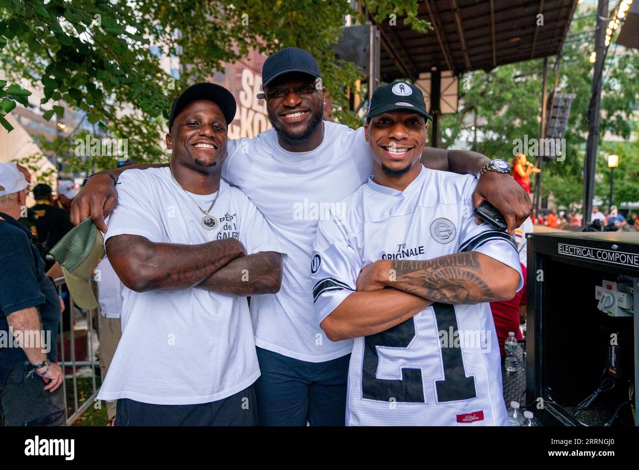 Washington Commanders safety Jeremy Reaves, defensive end Efe Obada and ...