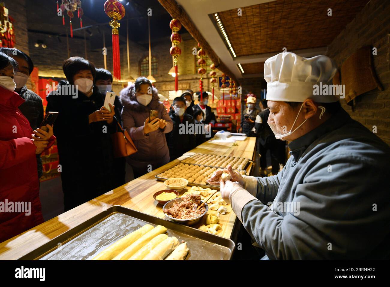 230113 -- TANGSHAN, Jan. 13, 2023 -- Gu Xiaoguang 1st R, an intangible ...