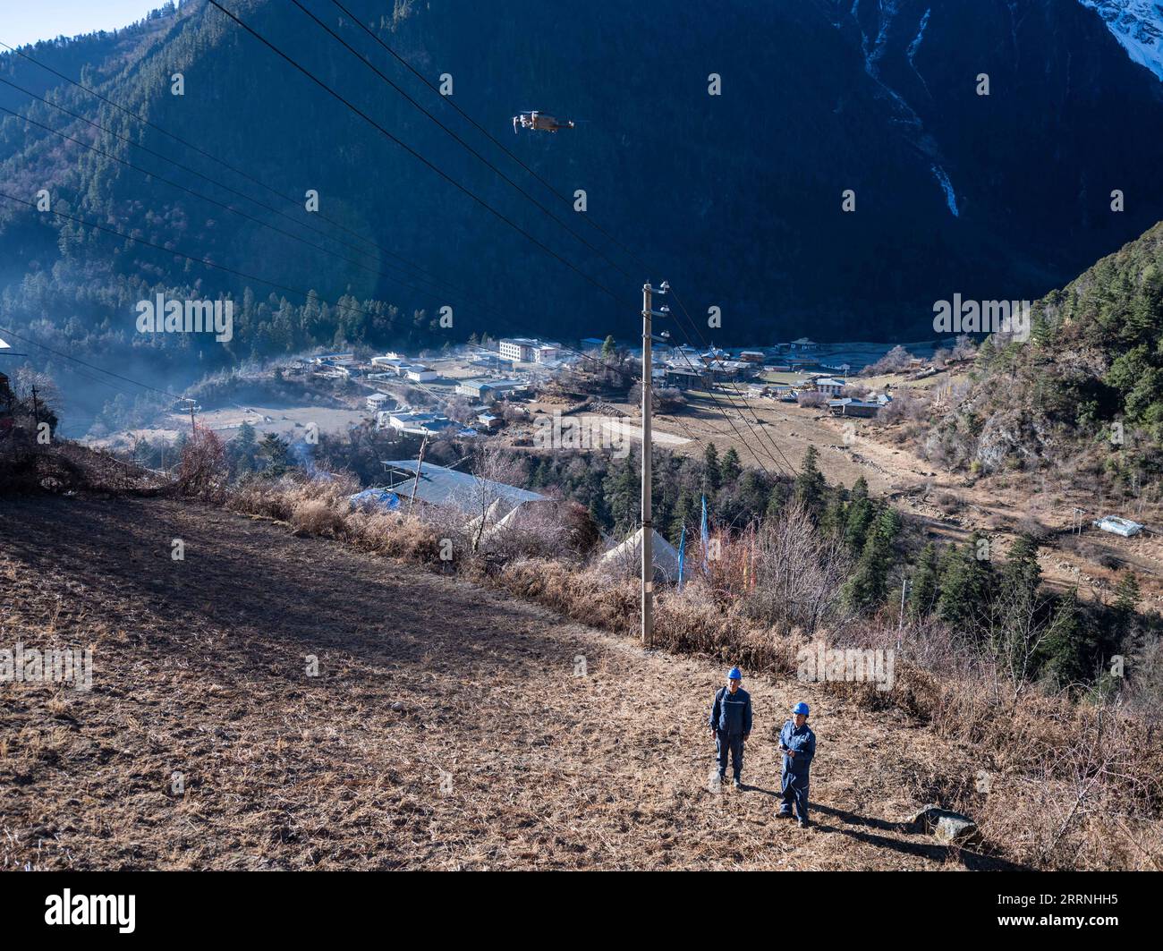 China yunnan deqen power hi-res stock photography and images - Alamy