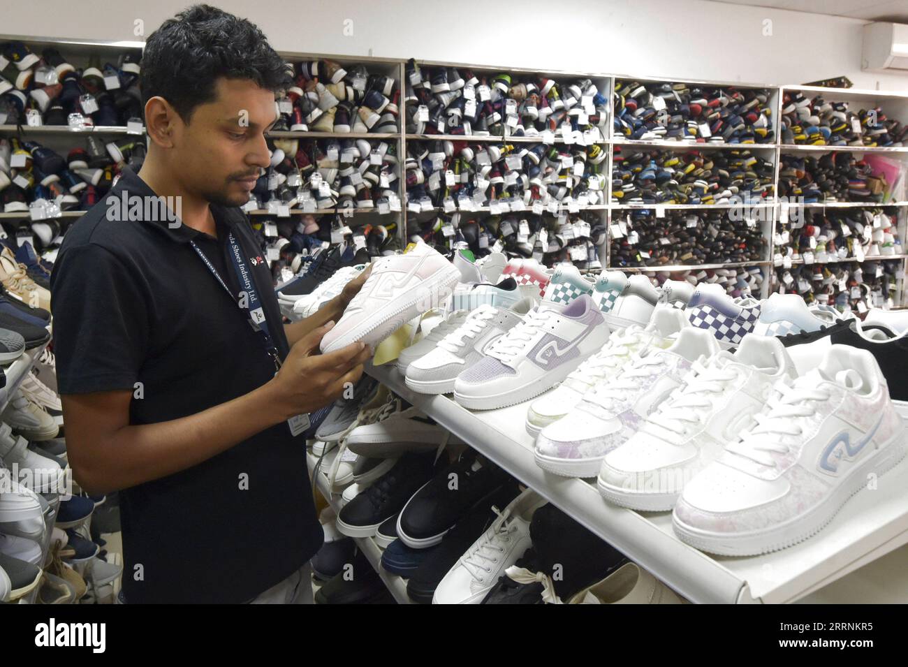 230119 -- GAZIPUR, Jan. 19, 2023 -- A worker checks quality of sample ...