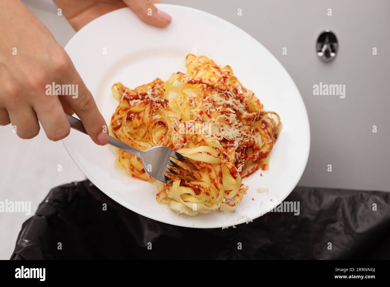 Food waste bin plate hi-res stock photography and images - Alamy