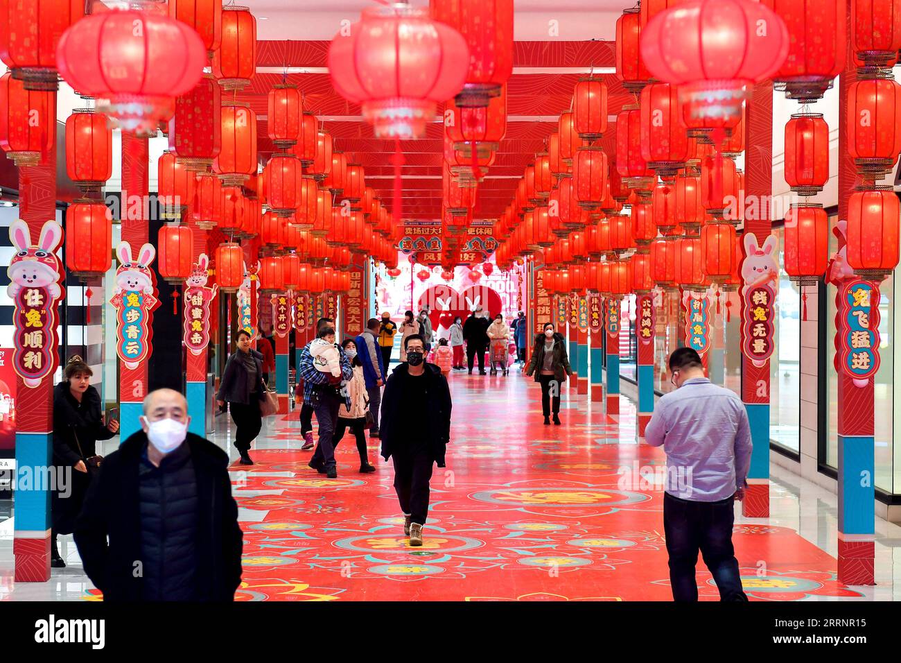 230125 -- CHANGCHUN, Jan. 25, 2023 -- People shop at a shopping mall in ...