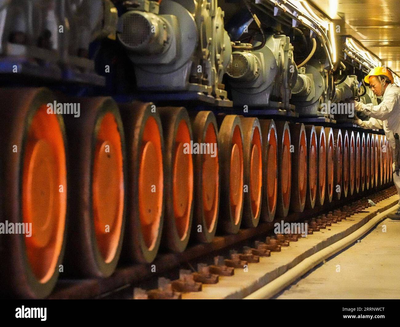 230131 -- ZHUHAI, Jan. 31, 2023 -- A staff member maintains a device ...
