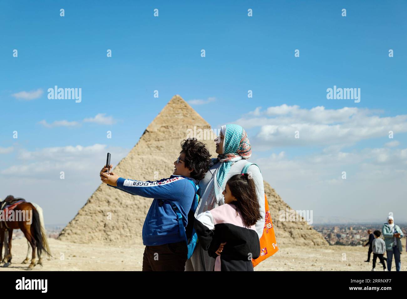 The pyramids egypt selfie hi-res stock photography and images - Alamy