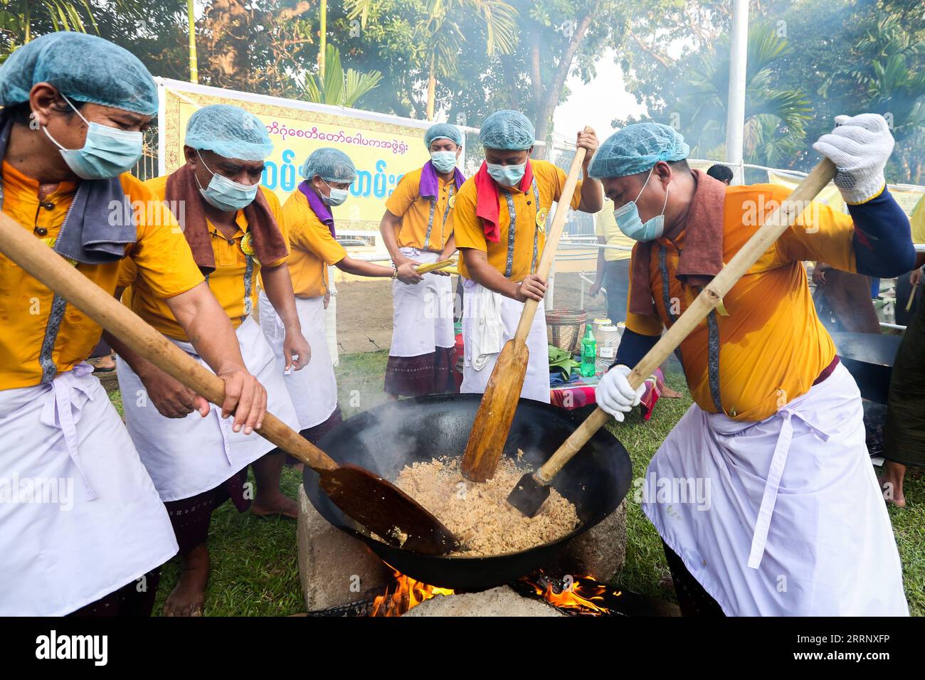 230204 -- YANGON, Feb. 4, 2023 -- People participate in a traditional ...