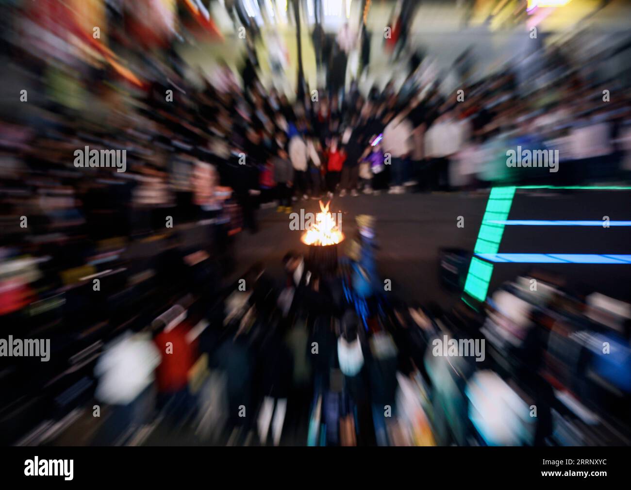230205 -- ANYANG, Feb. 5, 2023 -- Tourists gather around a bonfire at a ...