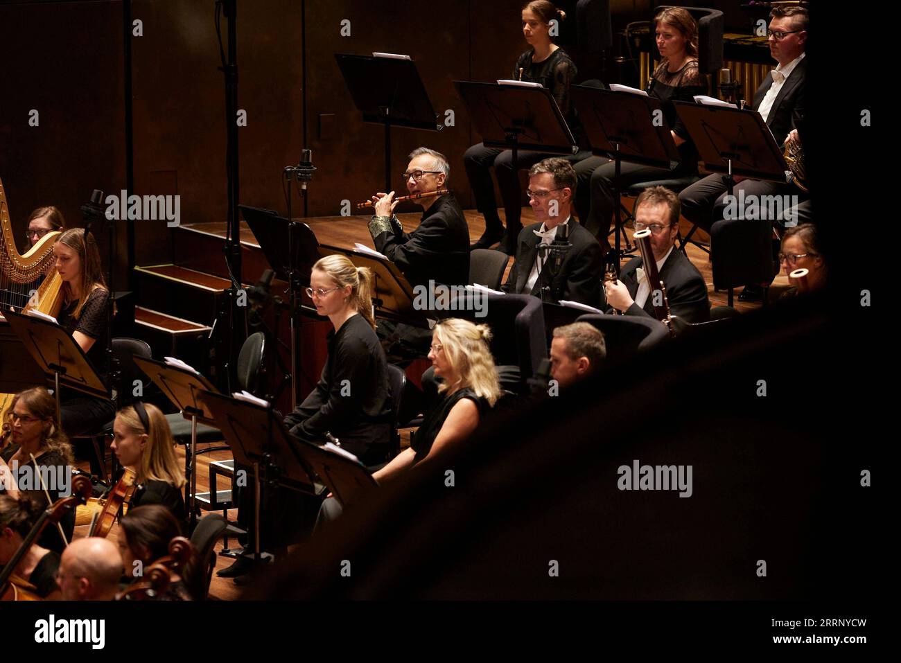 230206 -- MELBOURNE, Feb. 6, 2023 -- A musician plays a Chinese ...