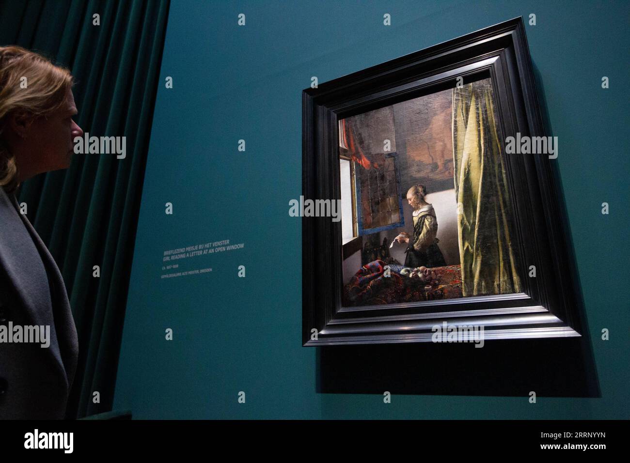 Johannes vermeer girl reading letter hi-res stock photography and ...