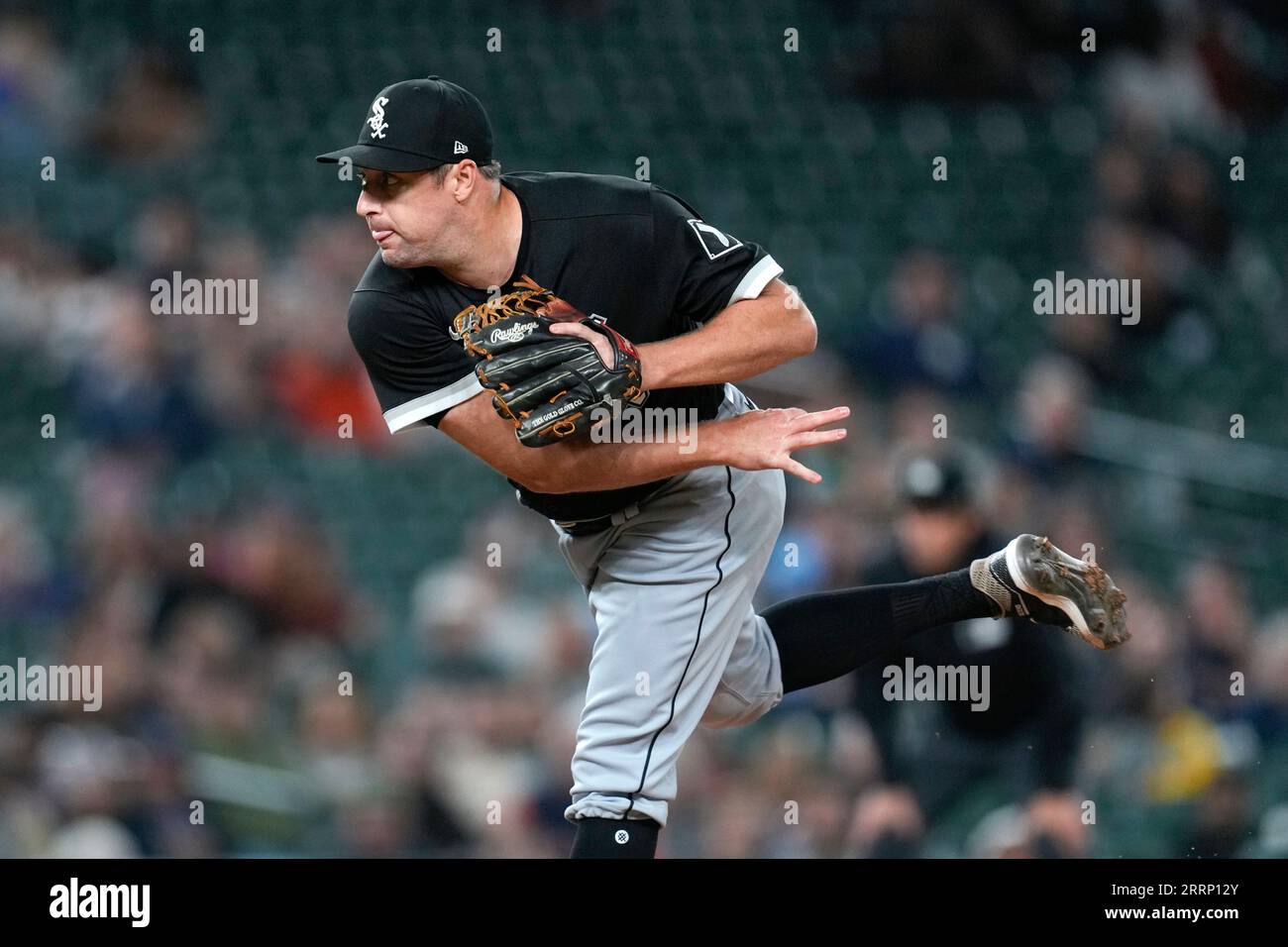 Chicago White Sox relief pitcher Bryan Shaw throws against the Detroit ...