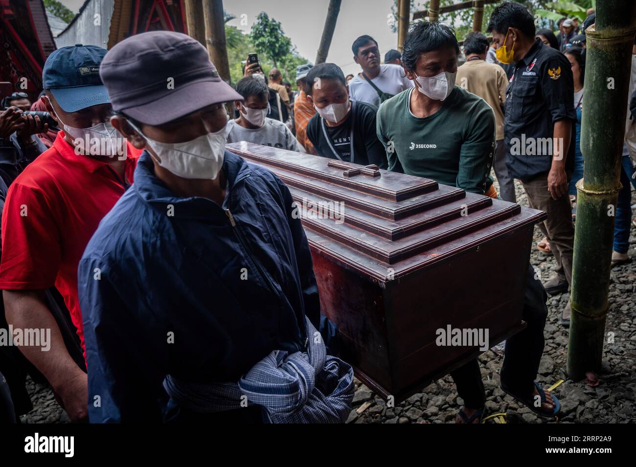 North Toraja, Indonesia. 03rd Sep, 2023. Family members lifted the ...