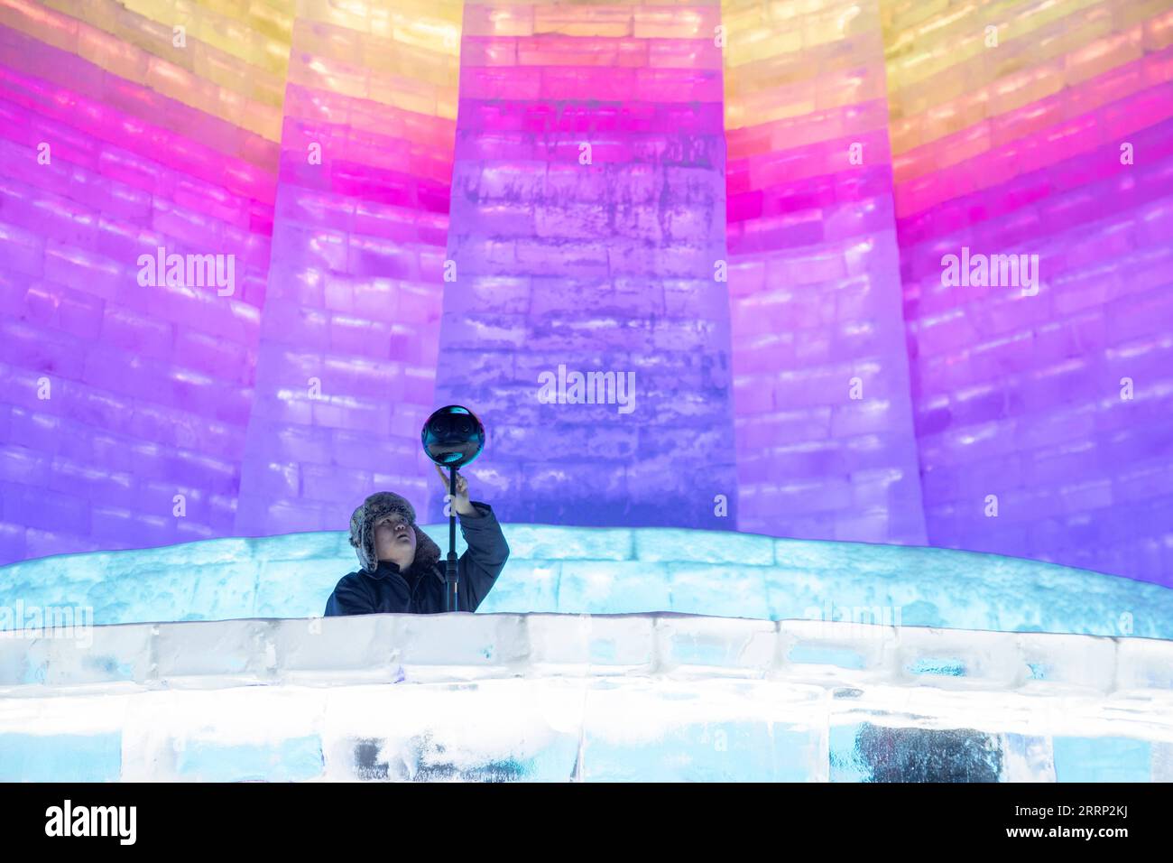 230213 -- HARBIN, Feb. 13, 2023 -- A staff member of an ice and snow ...