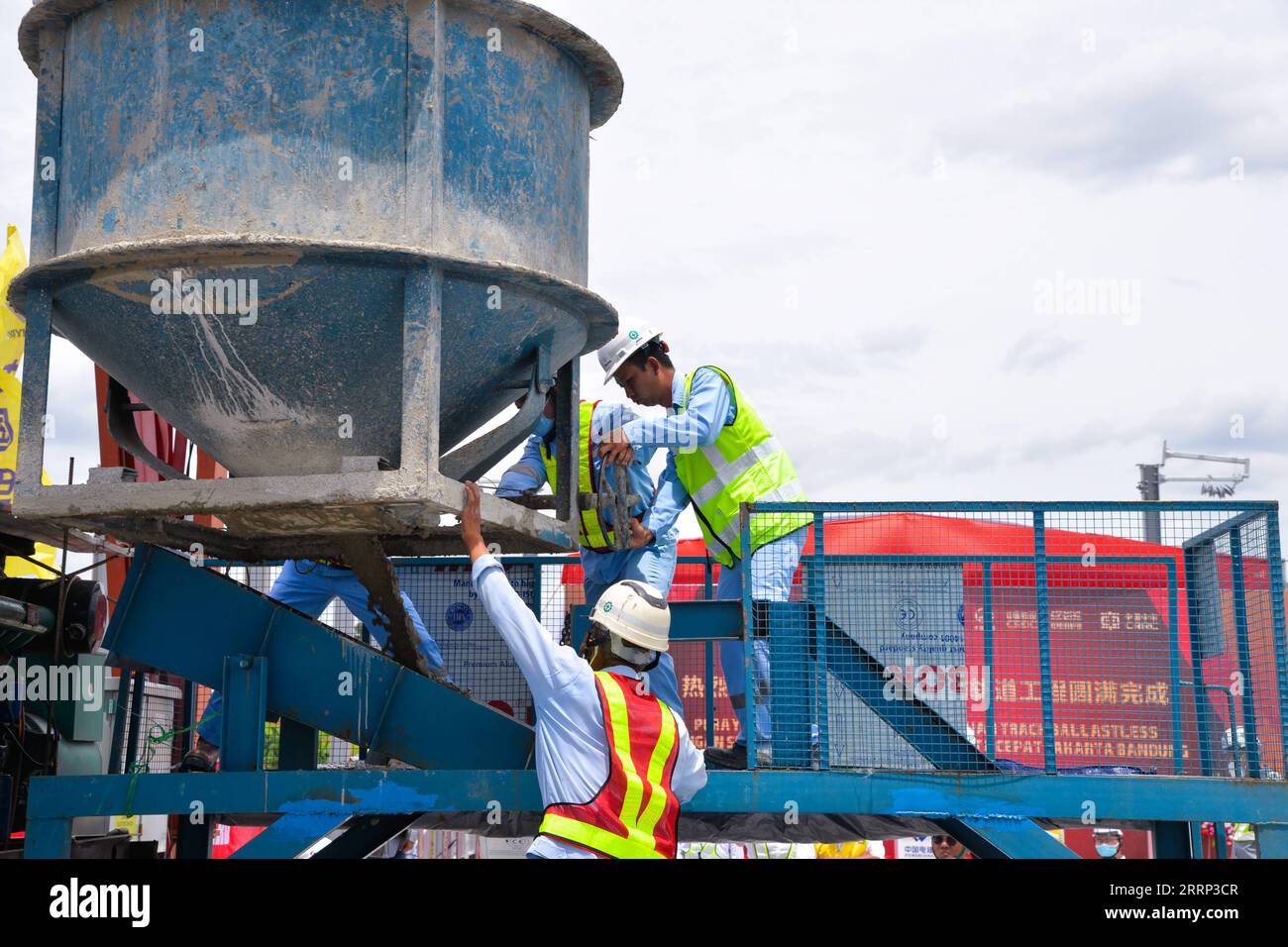 230215 -- JAKARTA, Feb. 15, 2023 -- Employees work at the construction ...