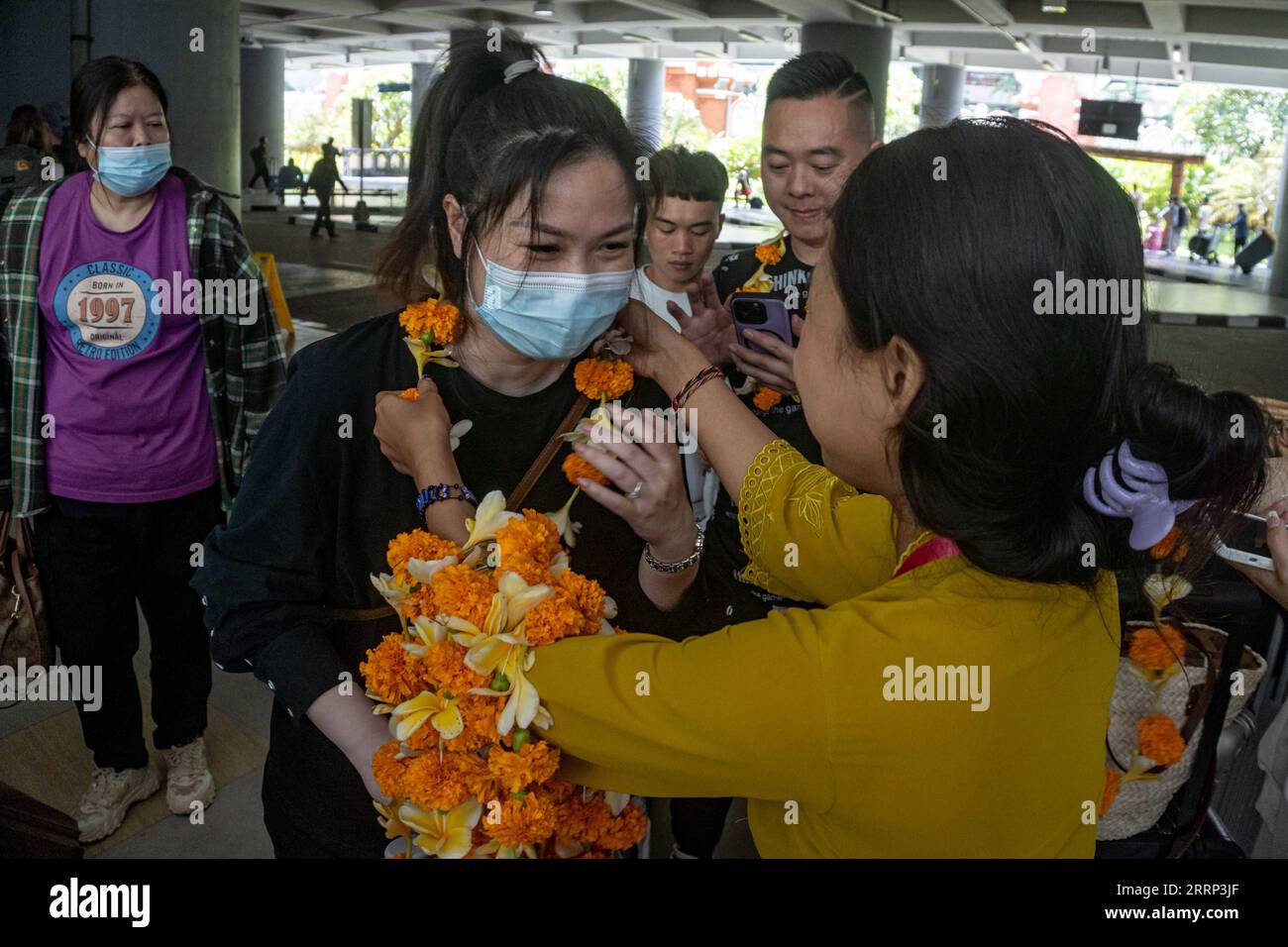 Welcome garlands hi-res stock photography and images - Alamy