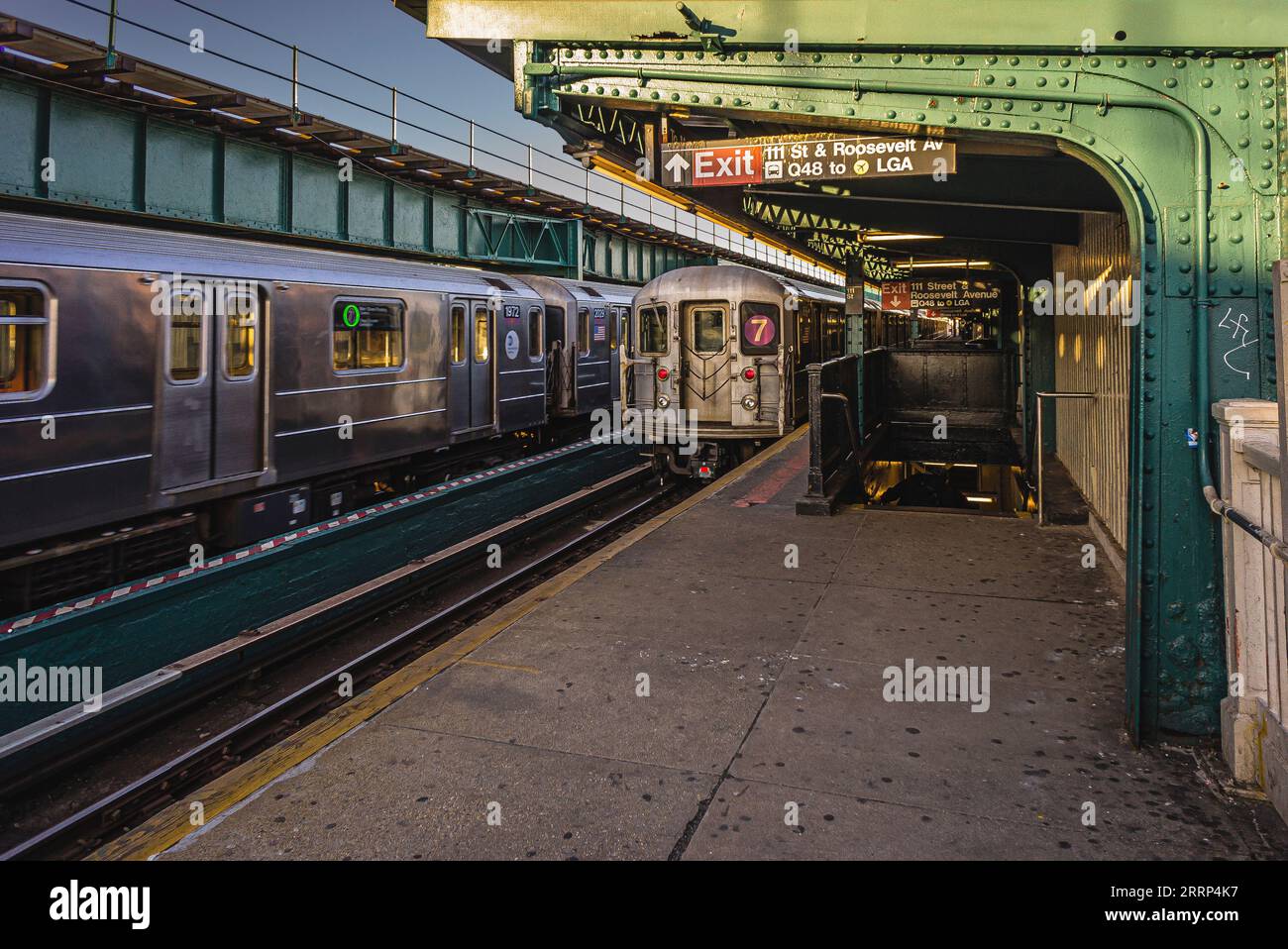 111th street irt flushing line subway station hi-res stock photography ...