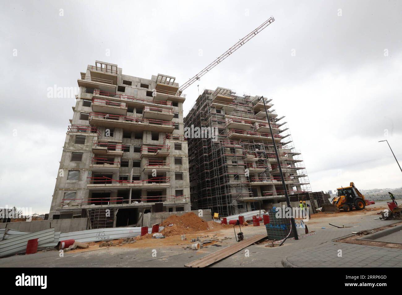 230224 -- JERUSALEM, Feb. 24, 2023 -- Workers work at the Israeli ...