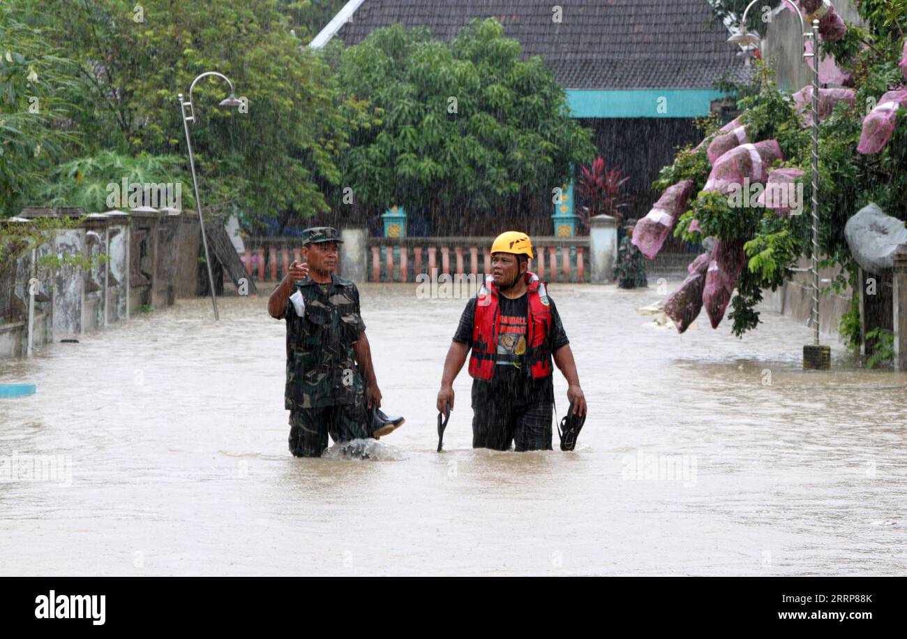 230302 -- SRAGEN, March 2, 2023 -- Members of a search and rescue team ...