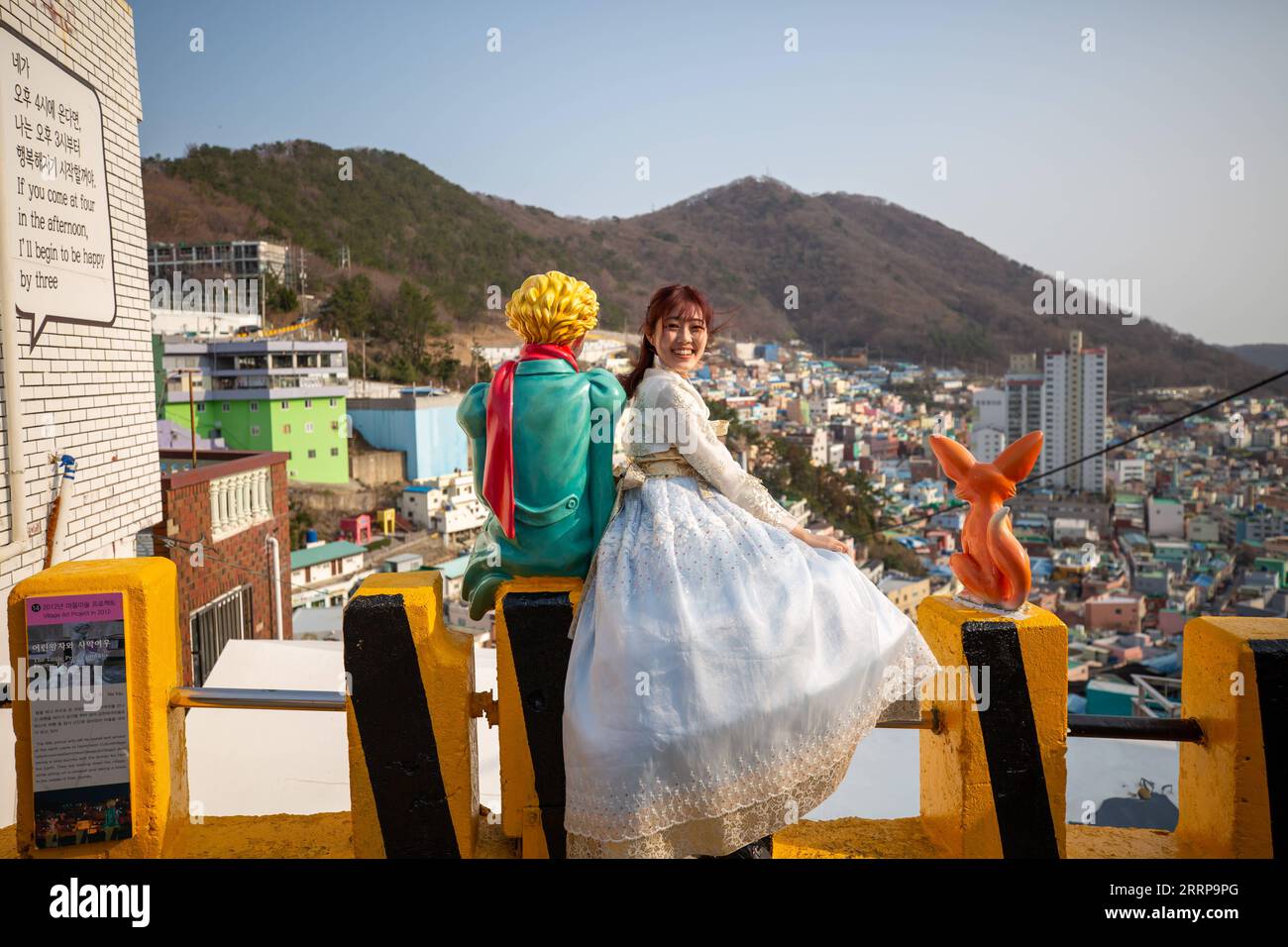 230307 -- BUSAN, March 7, 2023 -- A tourist poses for a photo with a ...