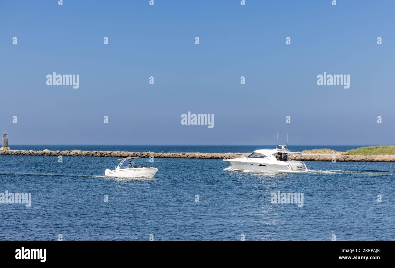 Two white motor boats hi-res stock photography and images - Alamy