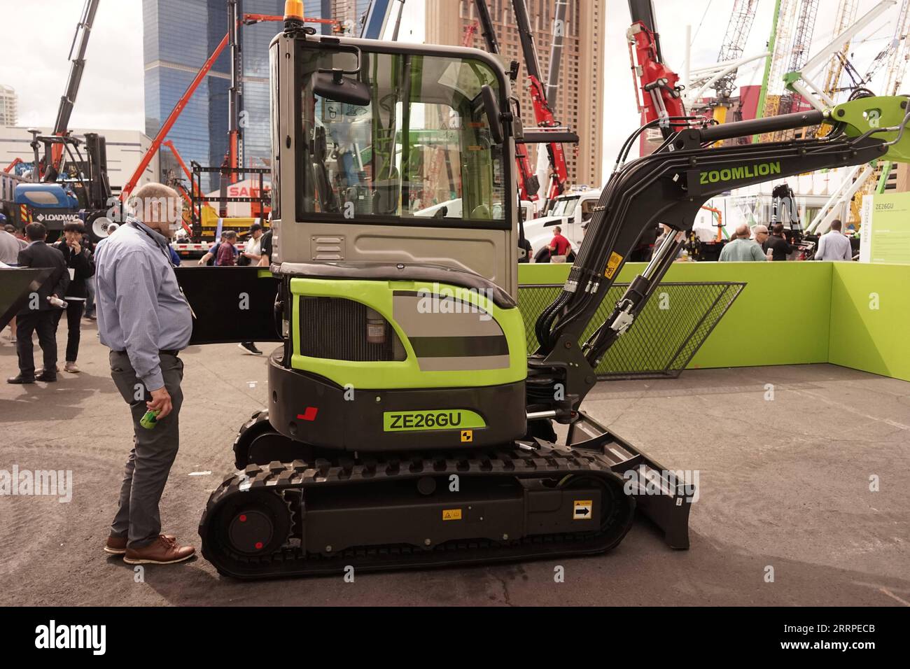 Zoomlion heavy industry science and technology hi-res stock photography ...
