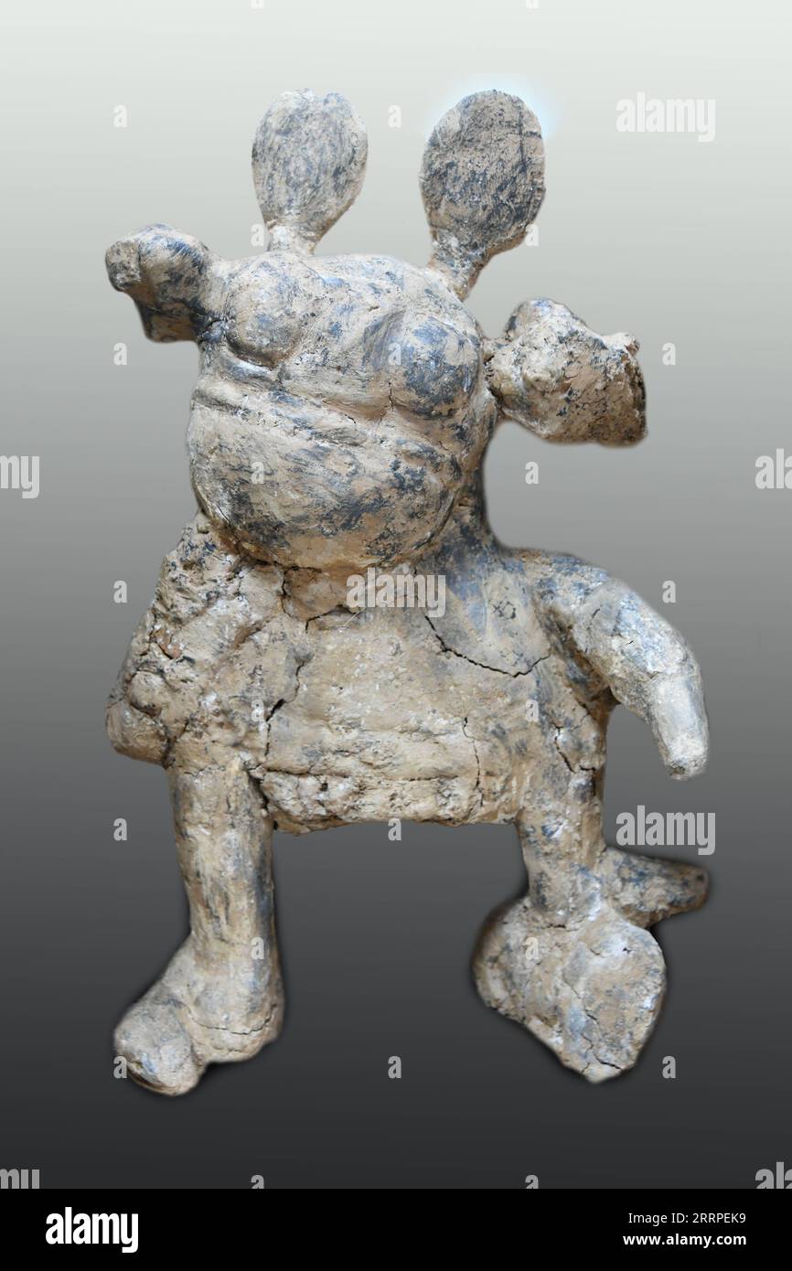 Tomb guardian beast hi-res stock photography and images - Alamy