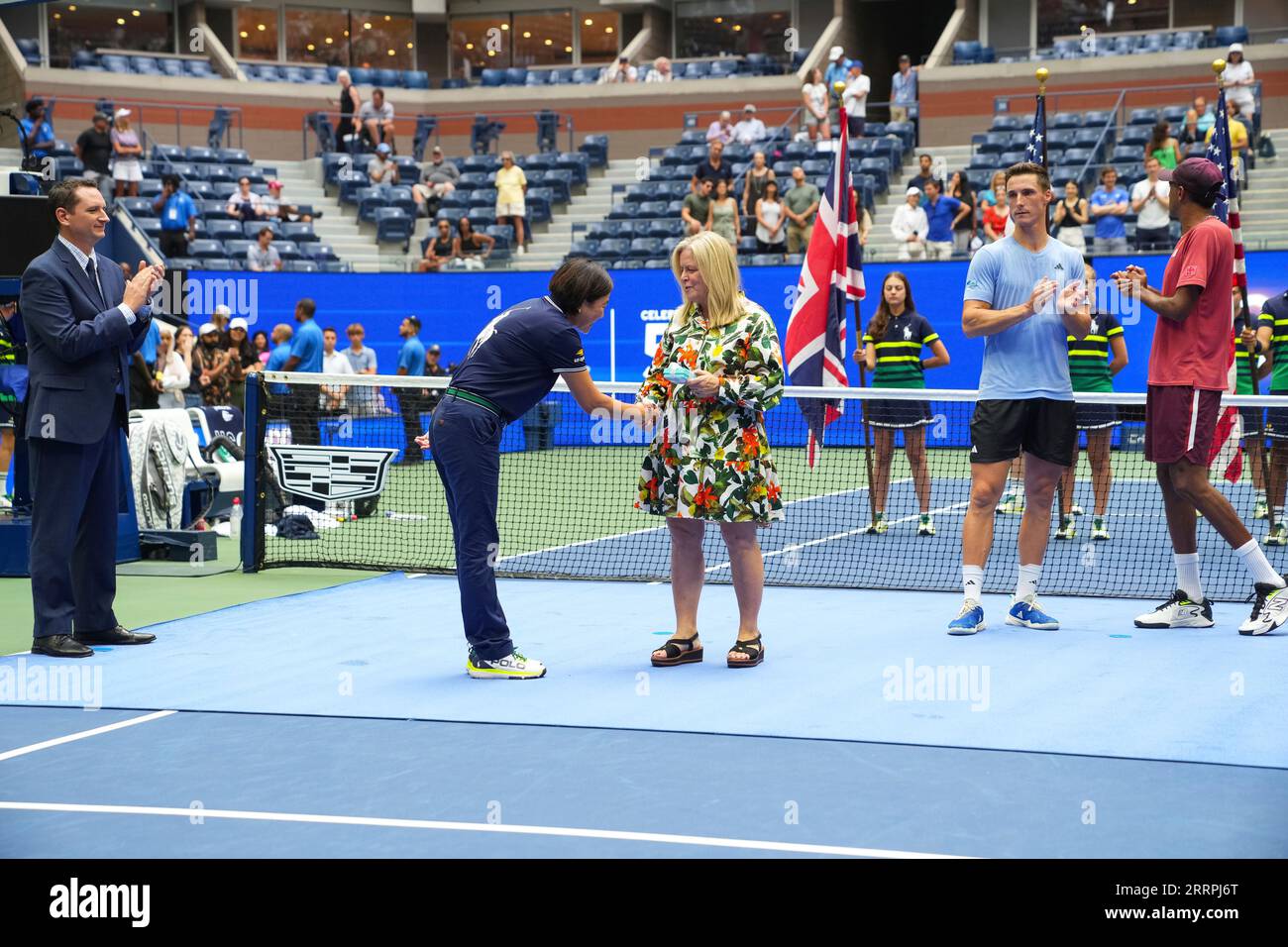 The Chair Umpire shakes hands with Chief Executive, Professional Tennis ...