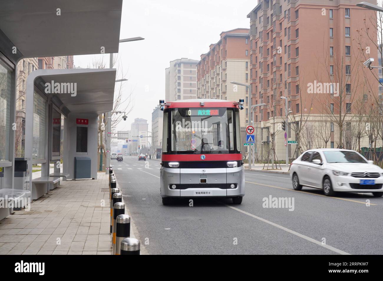 S 100 bus hi-res stock photography and images - Alamy