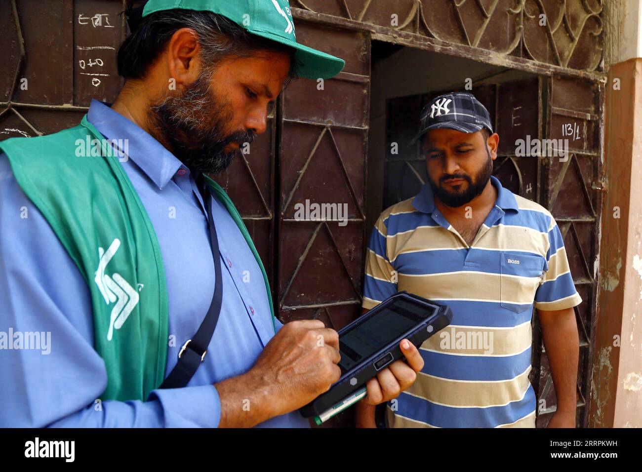 Device census hi-res stock photography and images - Alamy