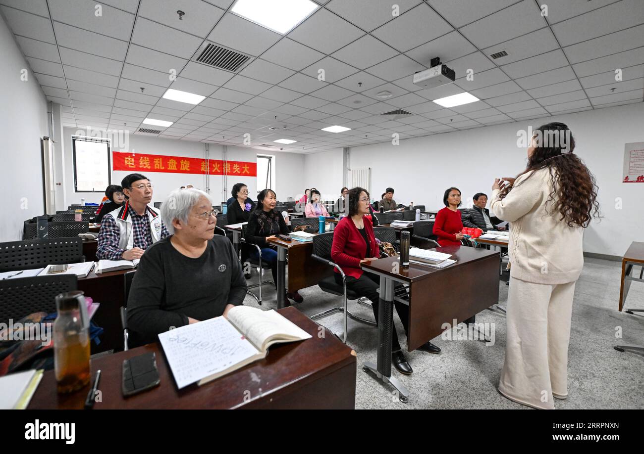 Vocal lesson hi-res stock photography and images - Alamy