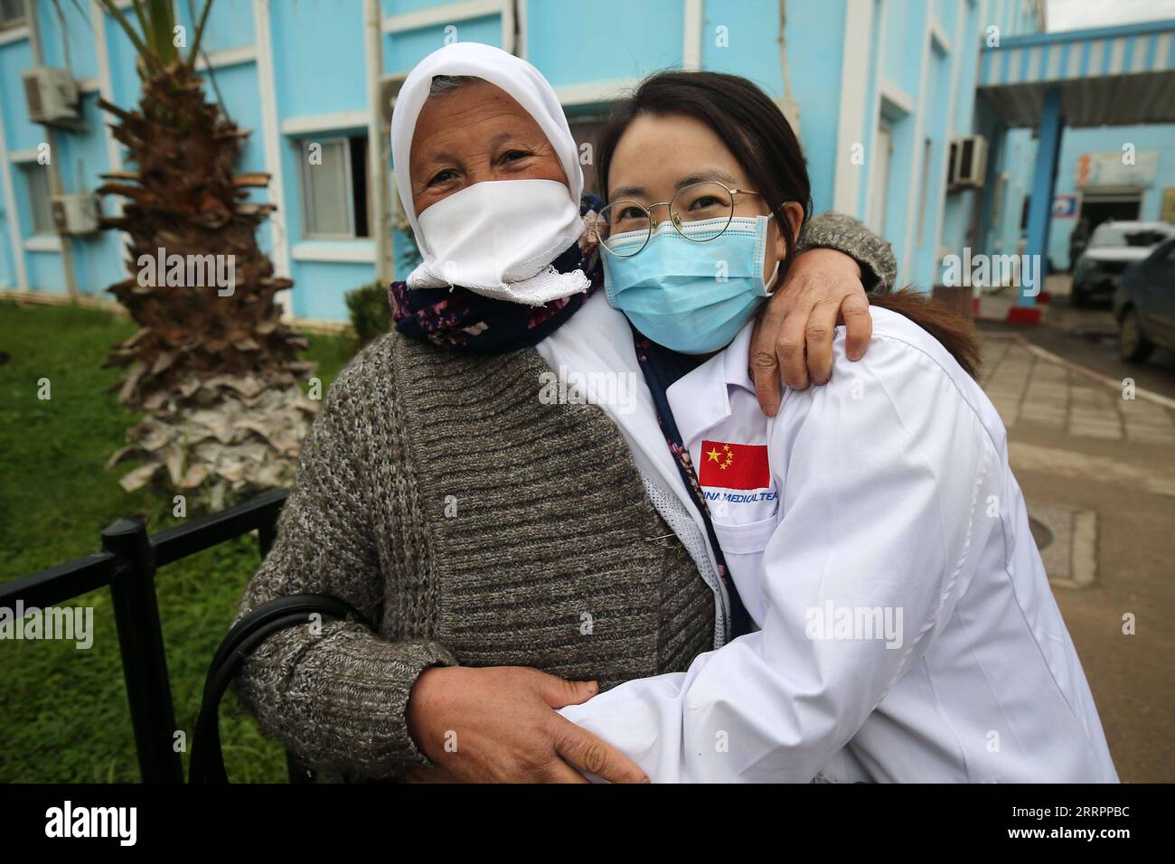 Hospital africa patient doctors hi-res stock photography and images - Alamy