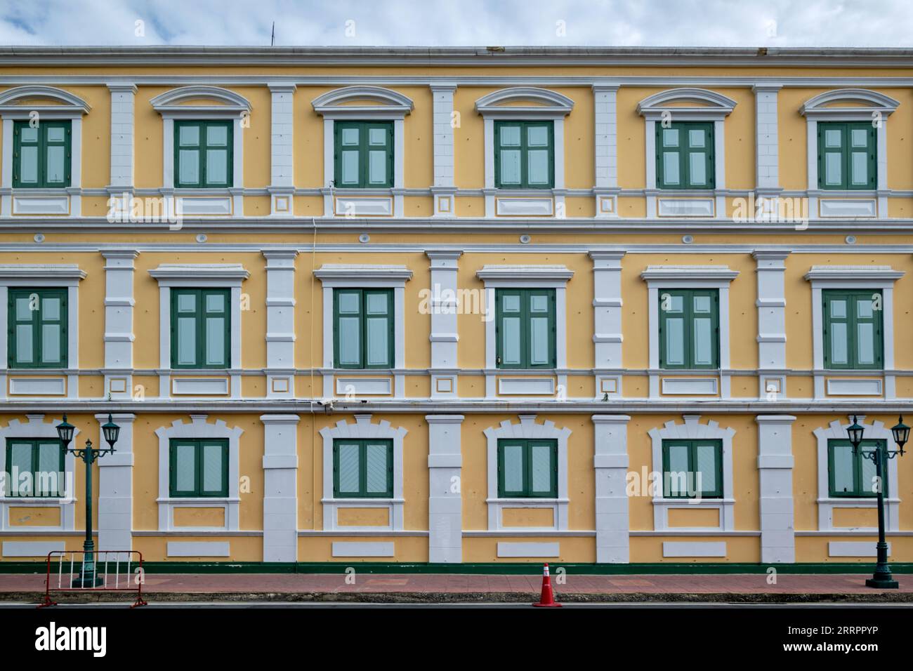 Bangkok old government building hi-res stock photography and images - Alamy