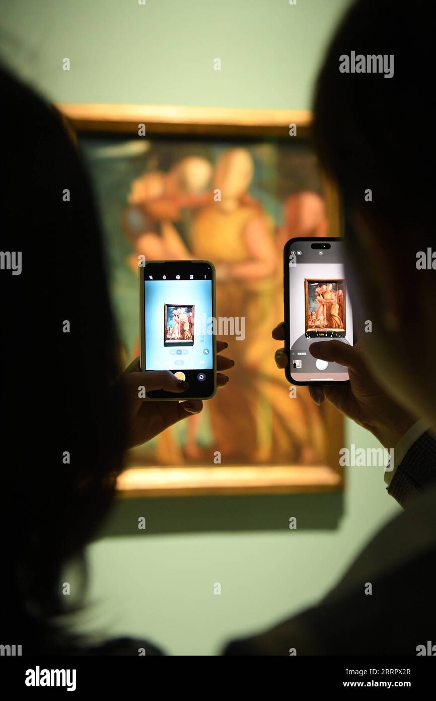 230415 -- HANGZHOU, April 15, 2023 -- Visitors look at Hector and ...