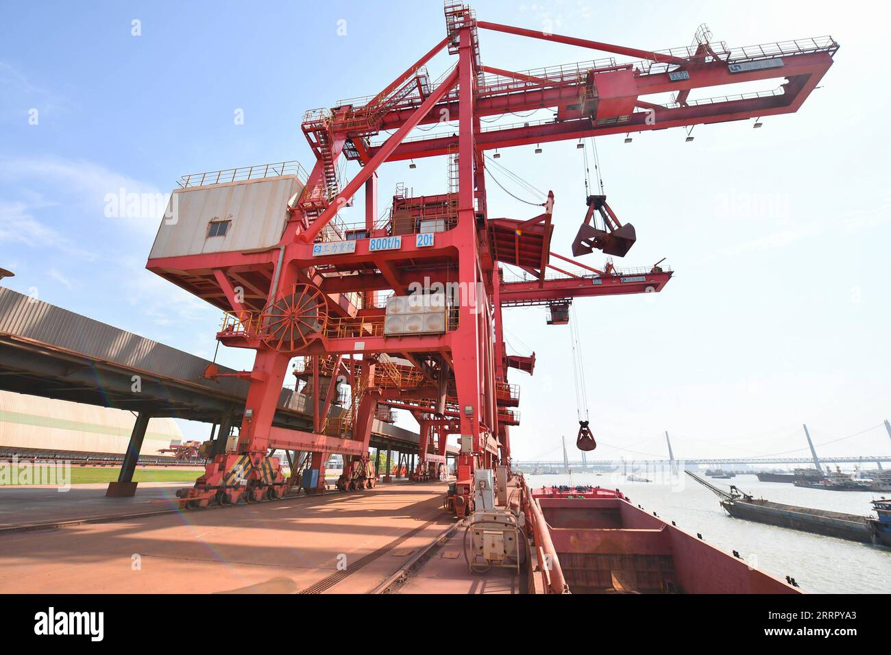 230417 -- YUEYANG, April 17, 2023 -- Cargo is transported through a ...