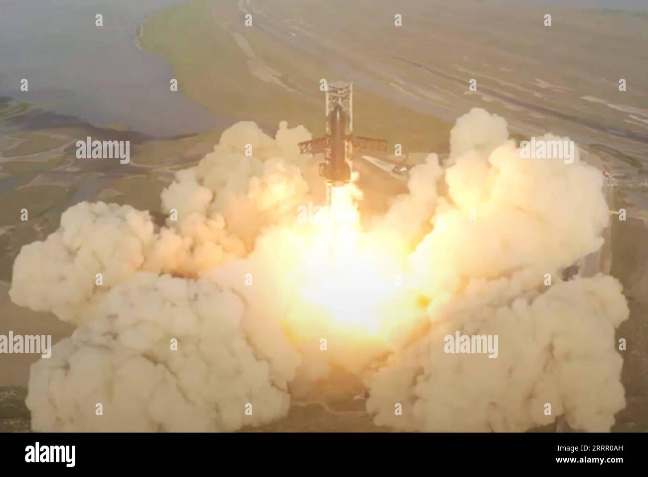 Spacex starship explosion hi-res stock photography and images - Alamy