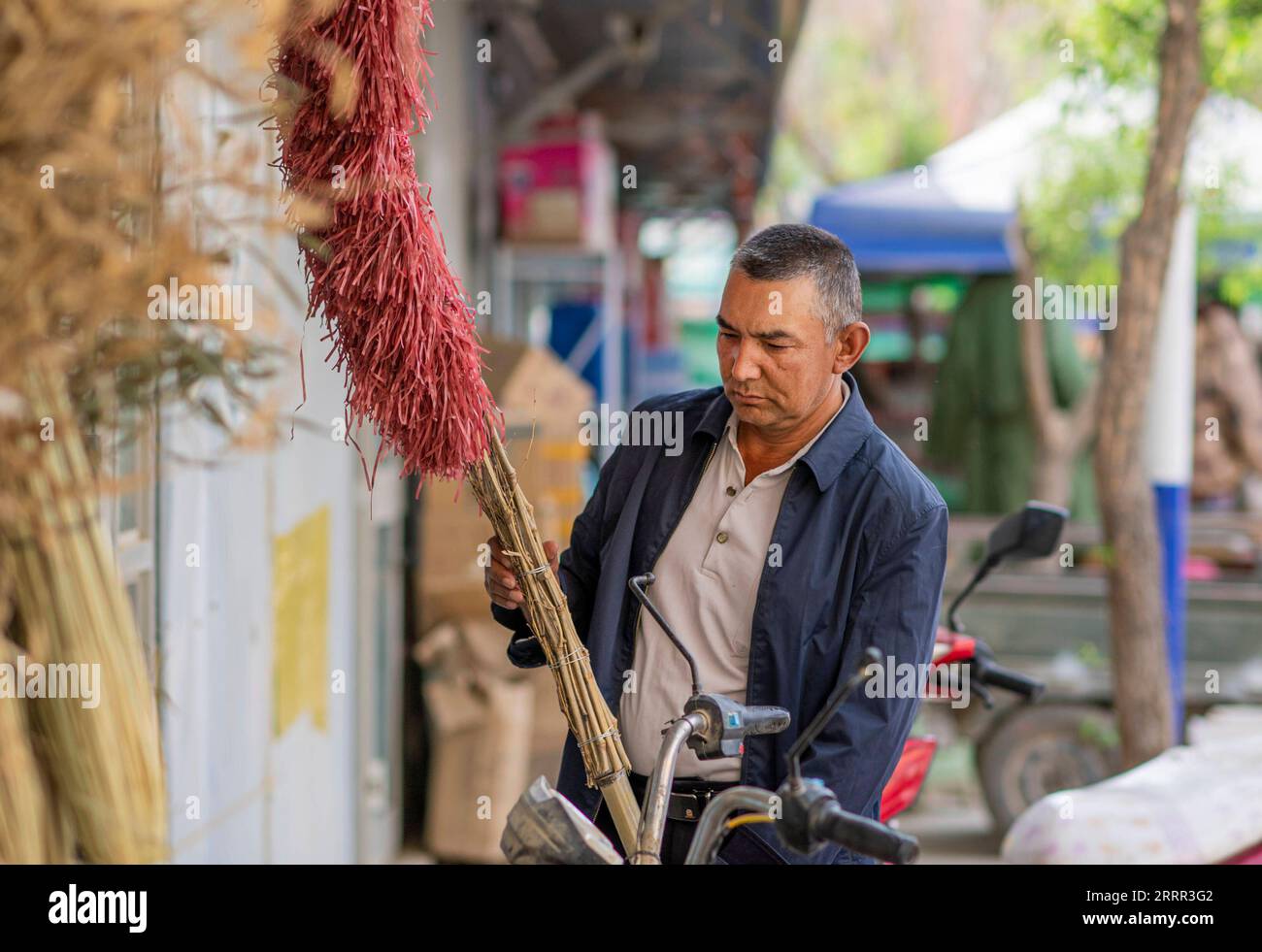 230430 -- YECHENG, April 30, 2023 -- Eniwar Emer picks a broom to sweep ...