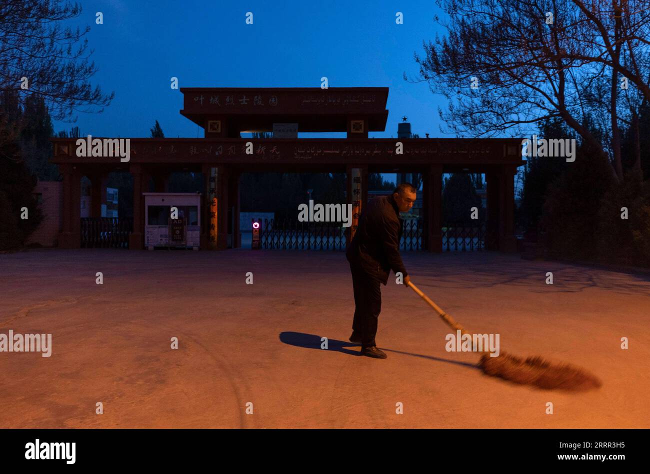 230430 -- YECHENG, April 30, 2023 -- Eniwar Emer sweeps the ground at ...