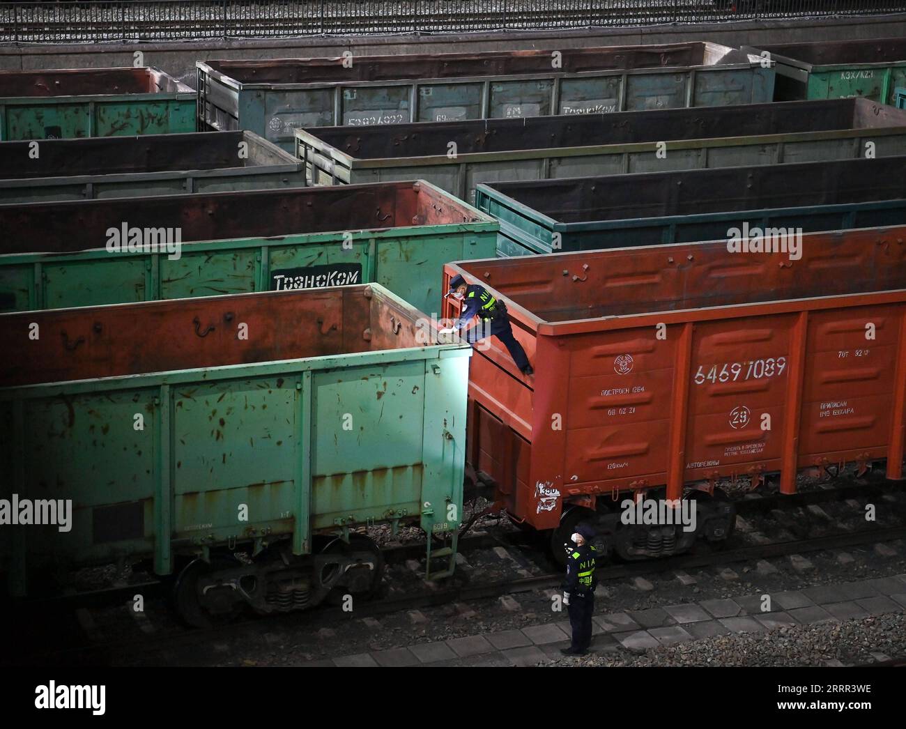 230501 -- ALATAW PASS, May 1, 2023 -- Cui Hongwu upper and his ...