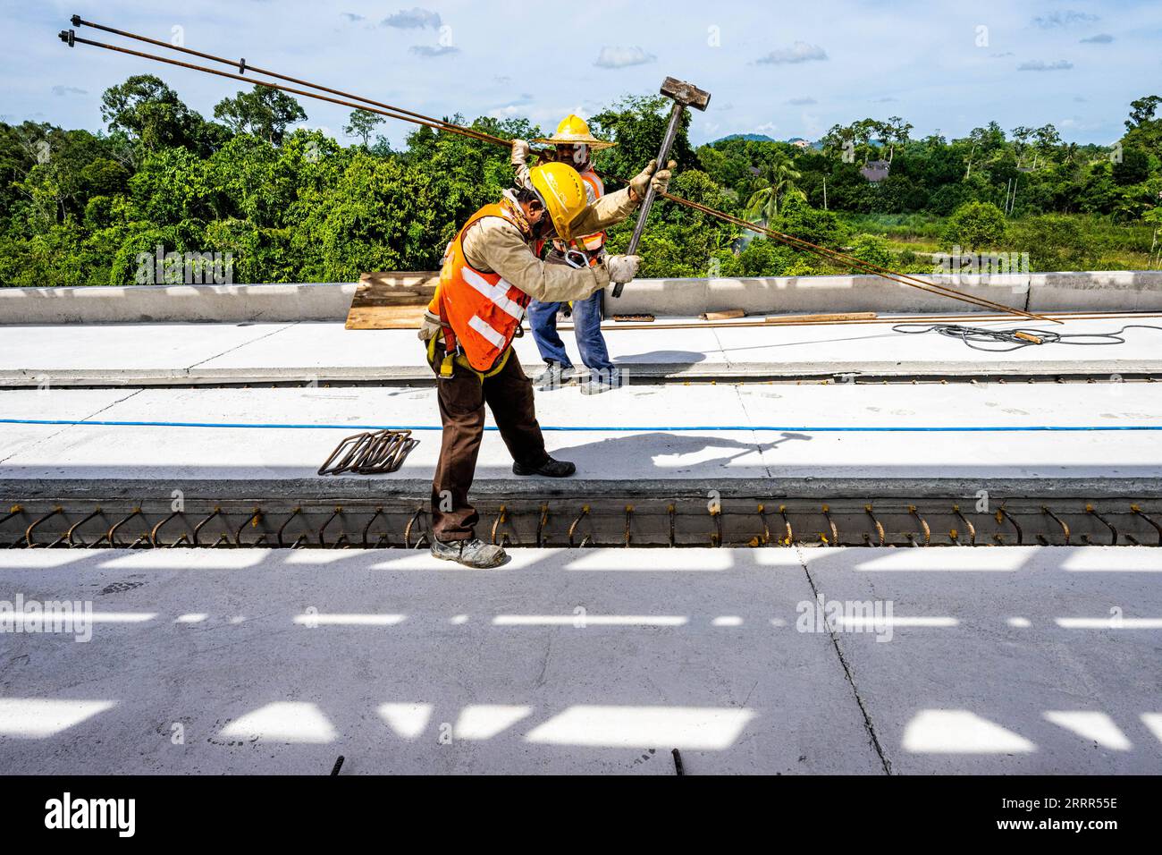 230505 -- KOTA BHARU, May 5, 2023 -- Employees work at a construction ...