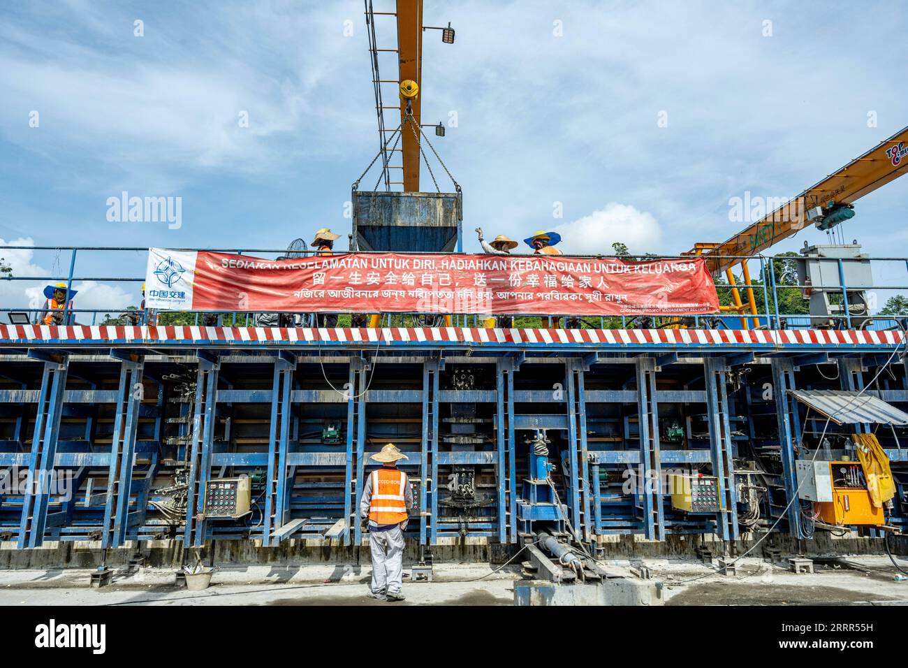 230505 -- KOTA BHARU, May 5, 2023 -- Employees work at a beam yard of ...