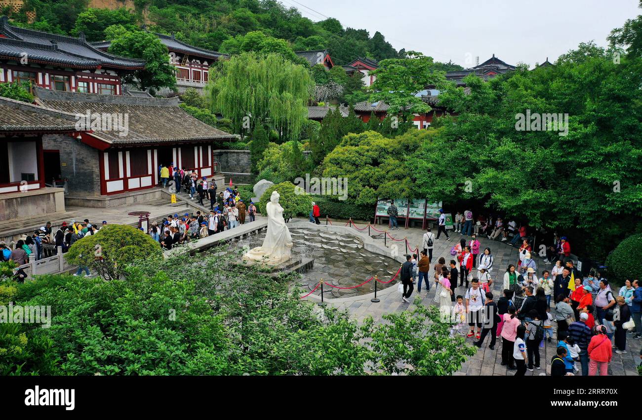 230510 -- XI AN, May 10, 2023 -- This aerial photo shows tourists ...