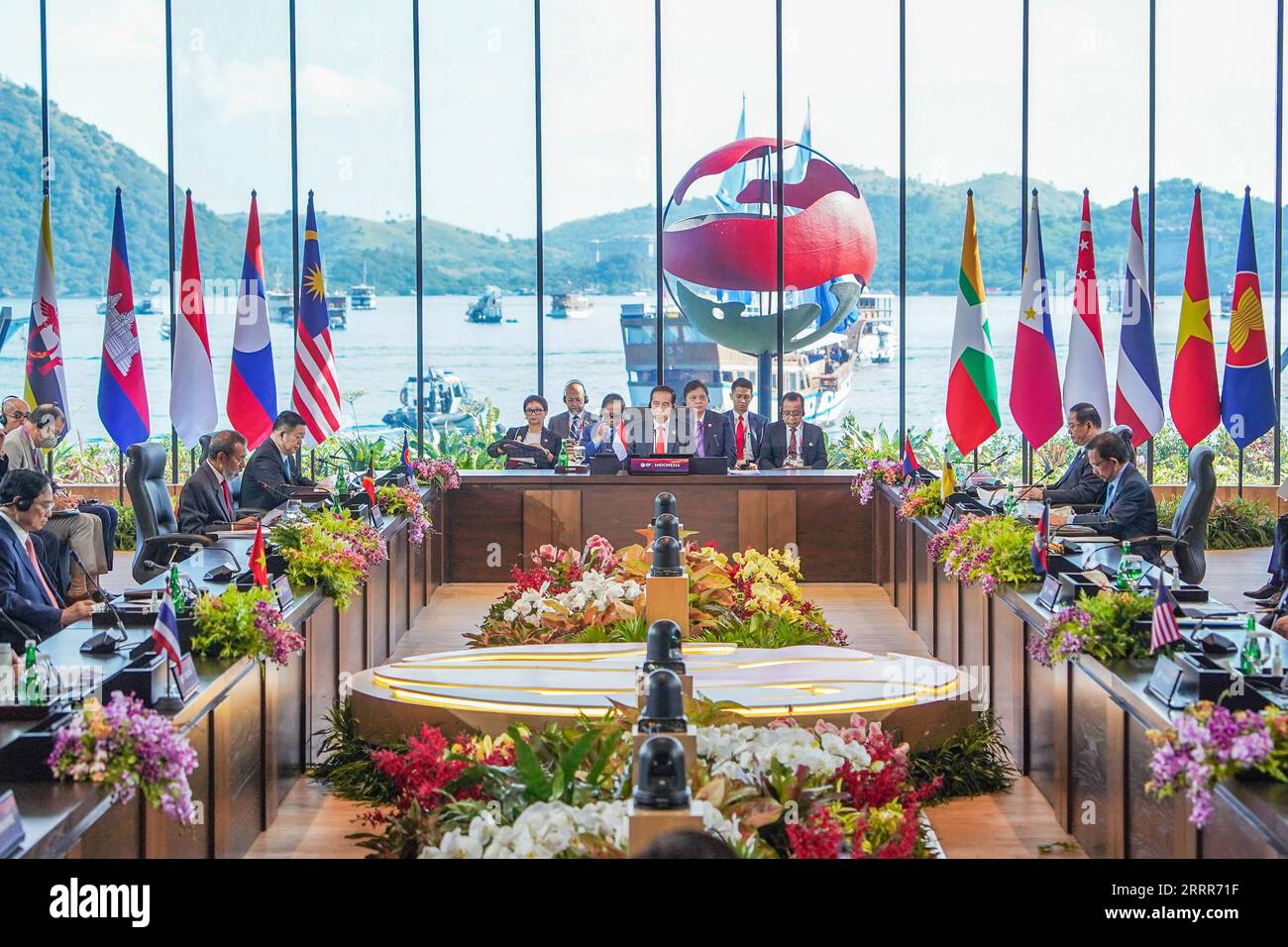 Indonesien, ASEAN-Gipfel in Labuan Bajo 230510 -- LABUAN BAJO, May 10 ...