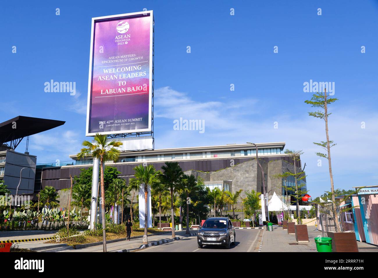 Indonesien, ASEAN-Gipfel in Labuan Bajo 230510 -- LABUAN BAJO, May 10 ...