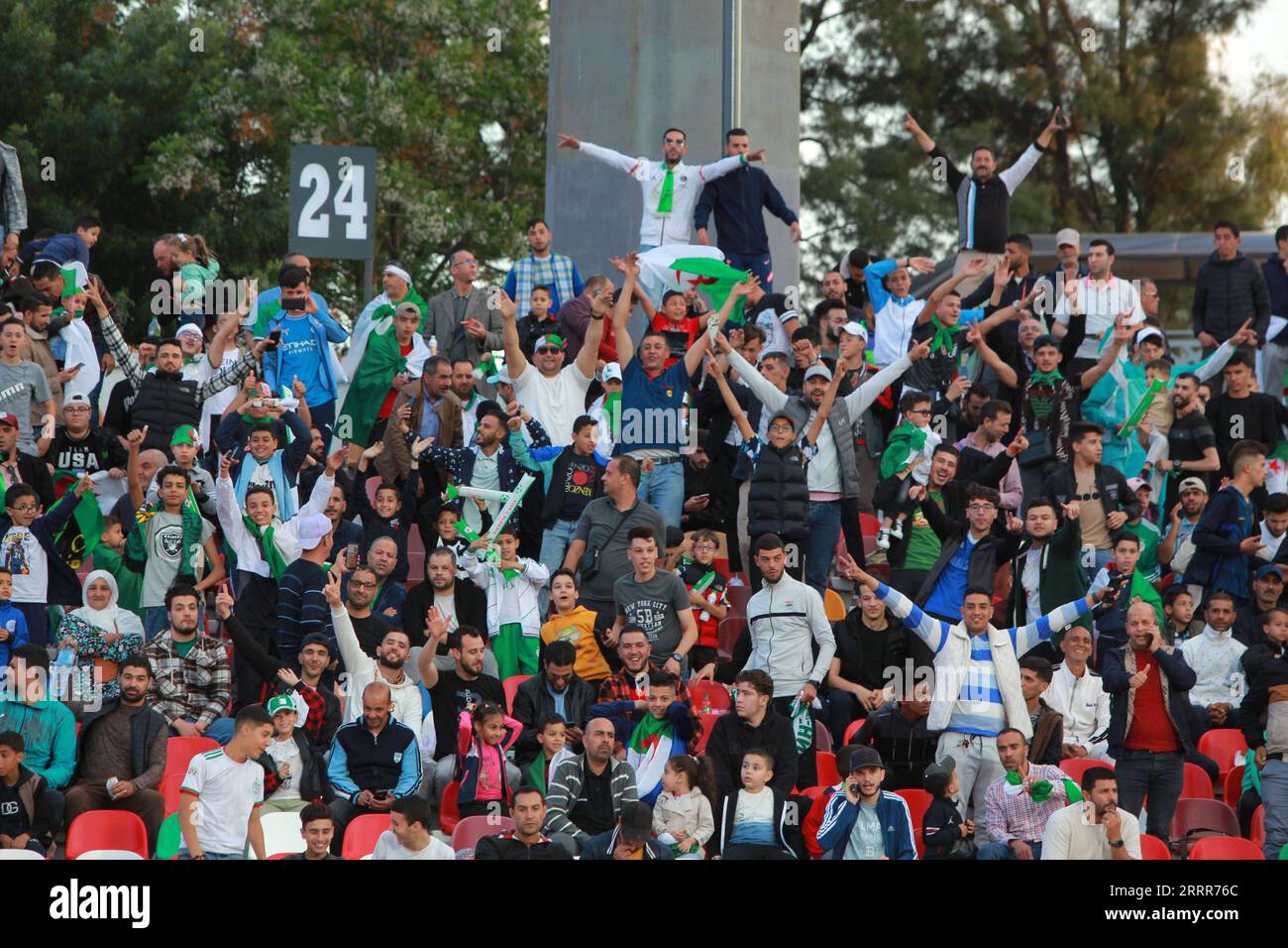 Algeria football fans hi-res stock photography and images - Alamy