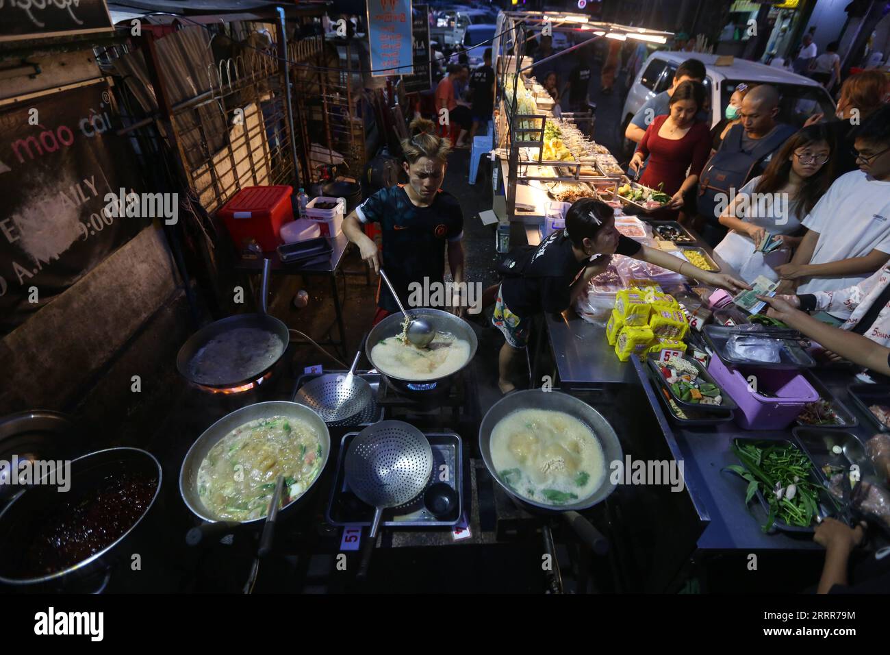 230511 -- YANGON, May 11, 2023 -- A Myanmar chef prepares spicy Chinese ...