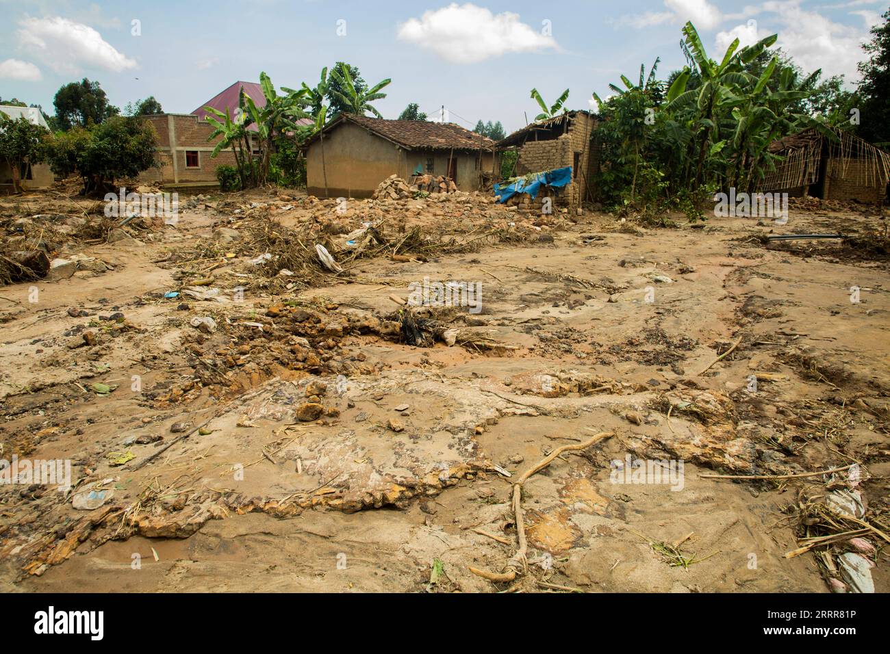 Destroyed houses in floods landslides hi-res stock photography and ...