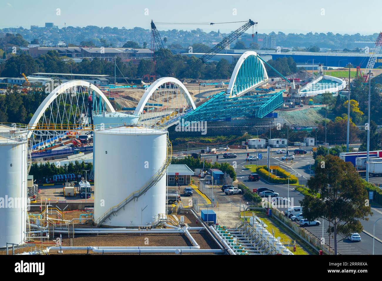 Installation of the bridge crossing Alexandra Canal on Airport Drive at ...