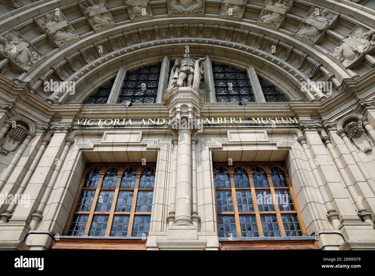230517 -- LONDON, May 17, 2023 -- This photo taken on May 16, 2023 ...