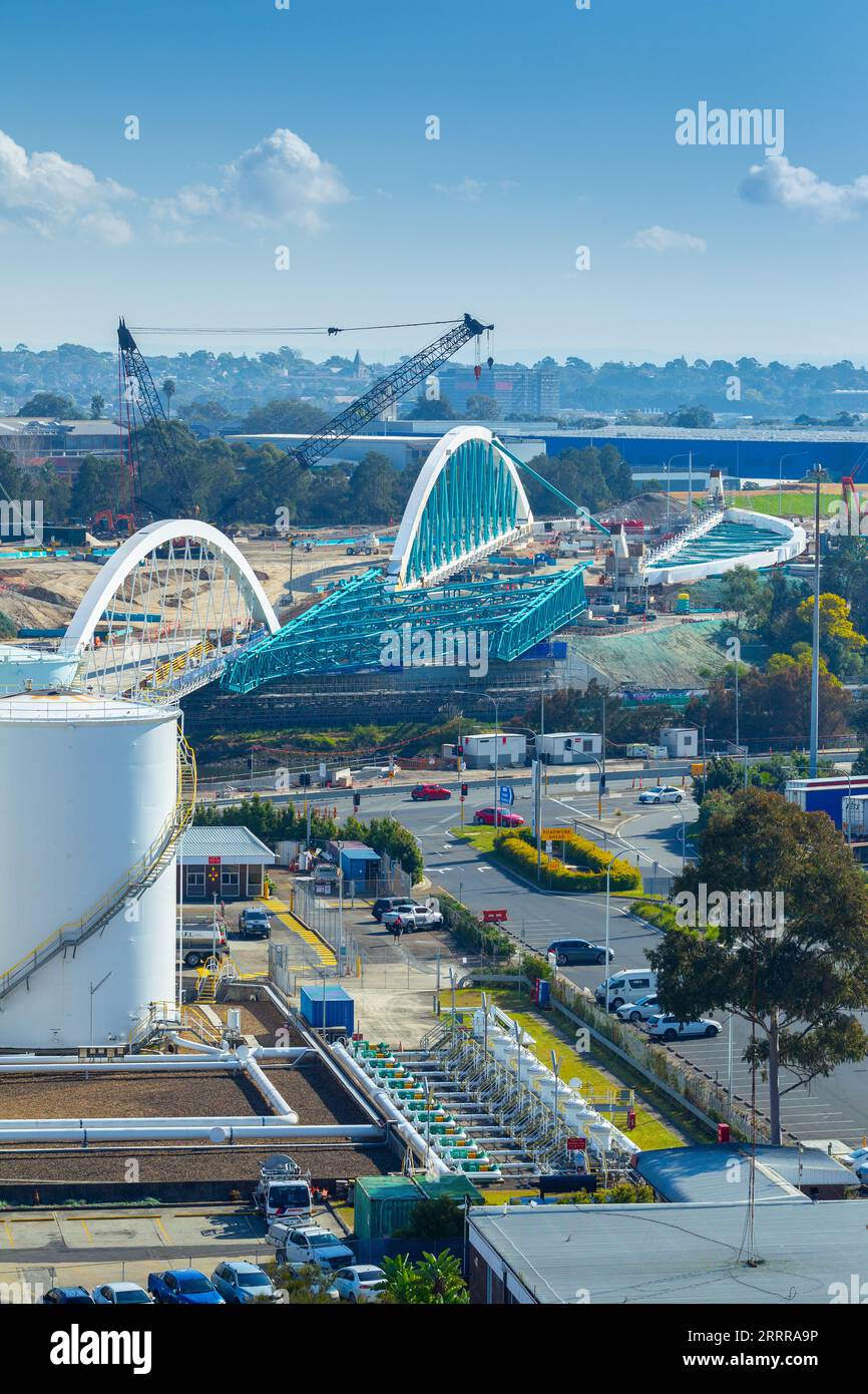 Installation of the bridge crossing Alexandra Canal on Airport Drive at ...