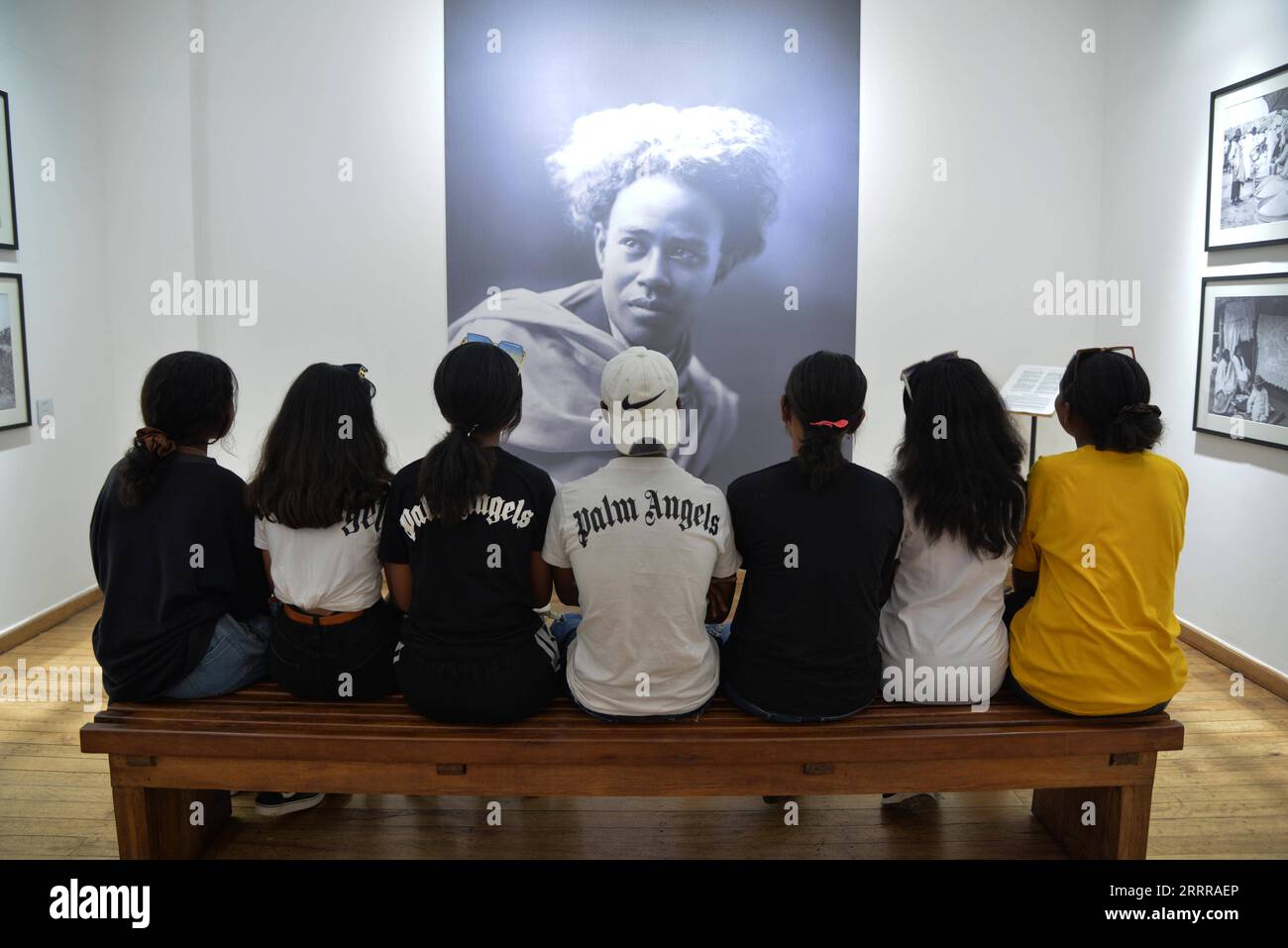 230518 -- ANTANANARIVO, May 18, 2023 -- Local students visit a photo ...