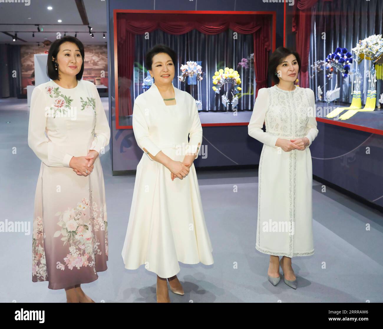 230519 -- XI AN, May 19, 2023 -- Peng Liyuan, wife of Chinese President ...